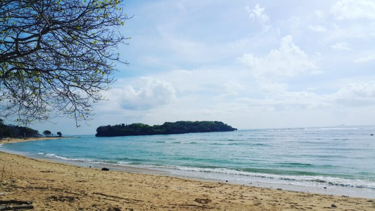 Padang Padang Beach | Bali.info